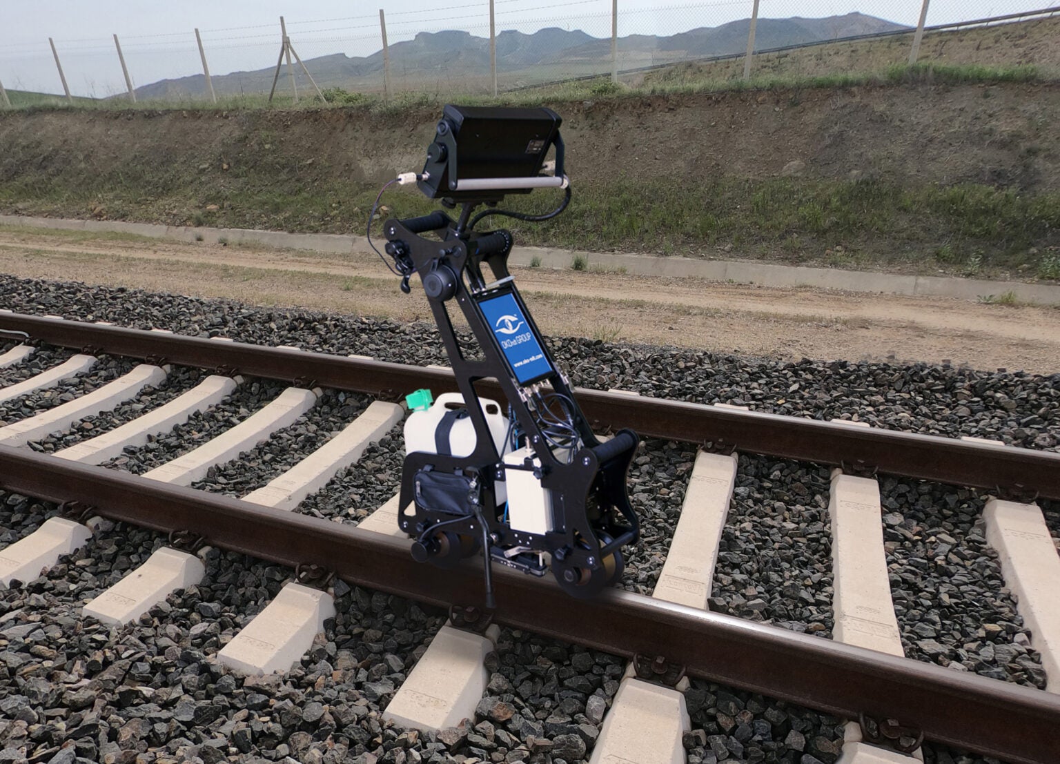 Ultrasonic Single Rail Flaw Detector UDS2-77 - Railway Technology