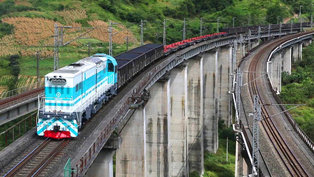 New Energy Locomotive: HXN6 Hybrid Locomotive - Railway Technology