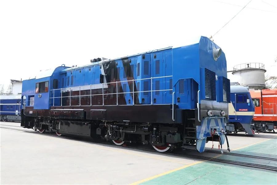 China's first commercial refurbished hybrid locomotive by CRRC Ziyang