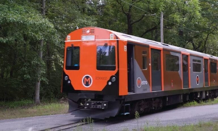 UK-based Vivarail introduces battery-powered train in US